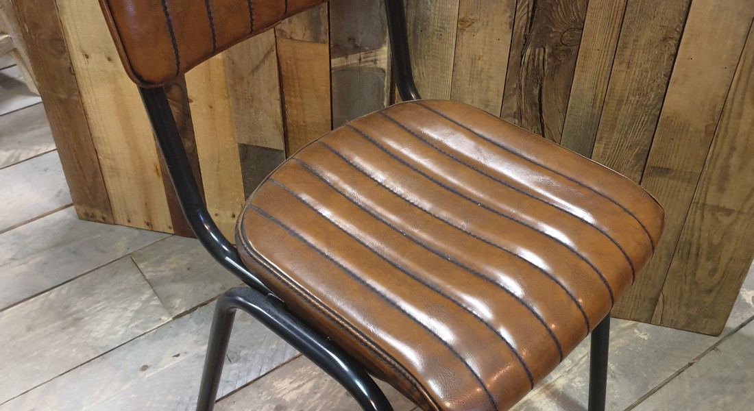 Stoere leren retro stoel - UW-woonmagazine.nl