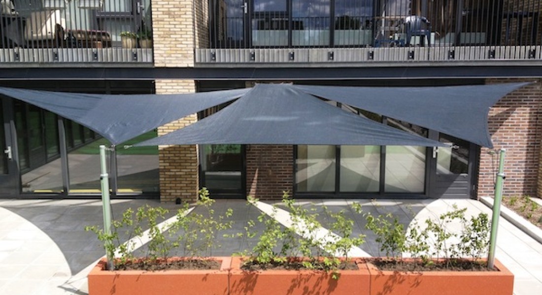 Overkapping met doek | ZONZ - UW-tuin.nl