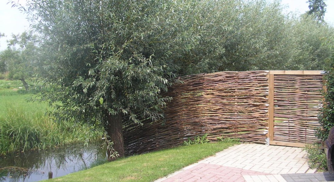 Authentieke erfafscheiding | Wilhout - UW-tuin.nl