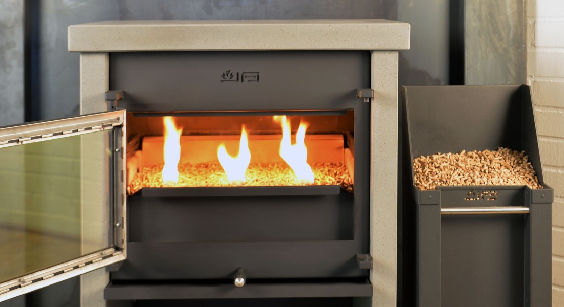 Pellets stoken in een houtkachel? Het kan met de J - UW-haard.nl