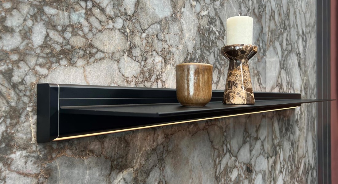 Zwevende wandplank met LED-verlichting | Dekker Ze - UW-keuken.nl