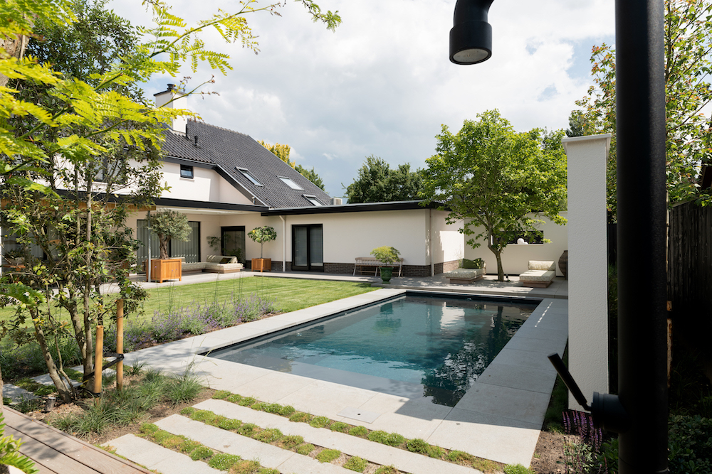 Zomertrend: antracietgrijze zwembaden - UW-zwembad.nl